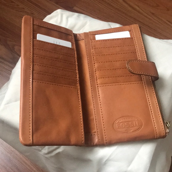 Fossil | Bags | Authentic Fossil Wallet | Poshmark